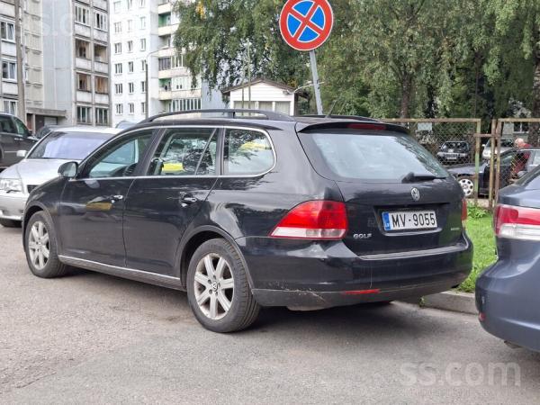 Volkswagen Golf 2008 in Riga on AUTOMOTO.COM.LV Black Volkswagen Golf 2008 in Riga, with an engine capacity of 1.90 L and mileage of 282 thousand km for 2500 €, photo 3 on AUTOMOTO.COM.LV