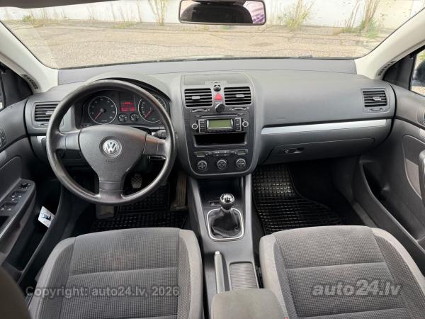 Volkswagen Golf 2008 Tartu vietnē Melns Volkswagen Golf 2008 Tartu, ar dzinēja tilpumu 1.40 L un nobraukumu 241 tūkst. km par 2399 €, foto 9 vietnē AUTOMOTO.COM.LV