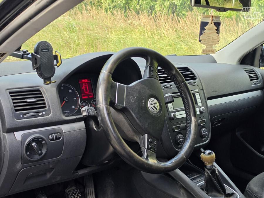Melns Volkswagen Golf 2008 Viļņa, ar dzinēja tilpumu 1.90 L un nobraukumu 396 tūkst. km par 1500 €, foto 8 vietnē AUTOMOTO.COM.LV
