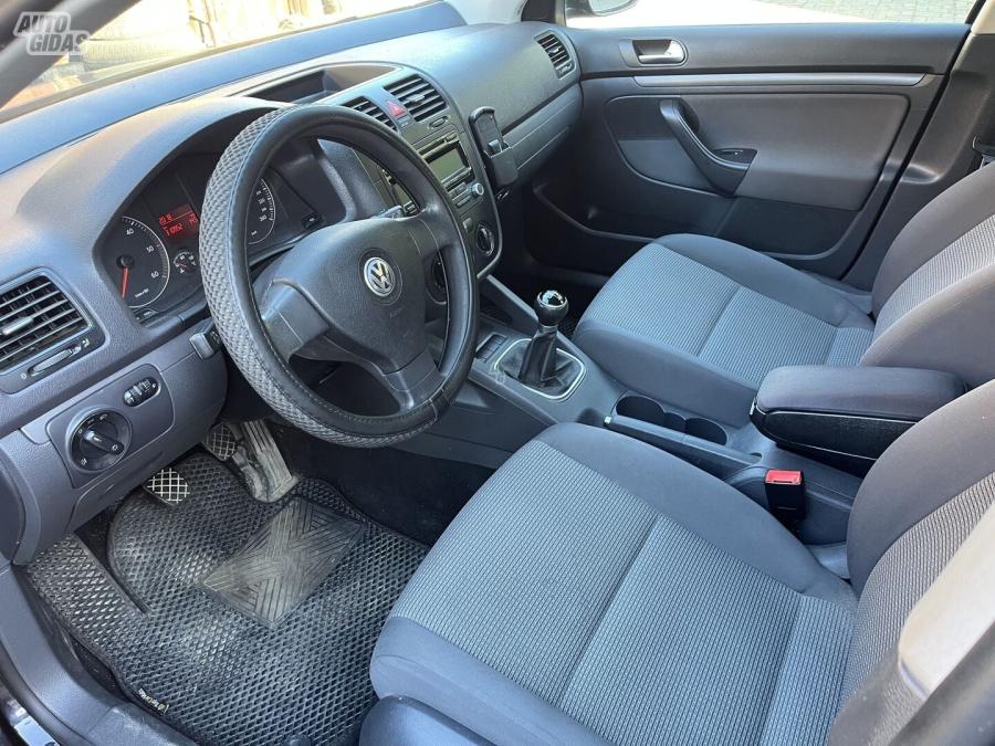 Melns Volkswagen Golf 2008 Šauļi, ar dzinēja tilpumu 1.90 L un nobraukumu 310 tūkst. km par 2350 €, foto 10 vietnē AUTOMOTO.COM.LV
