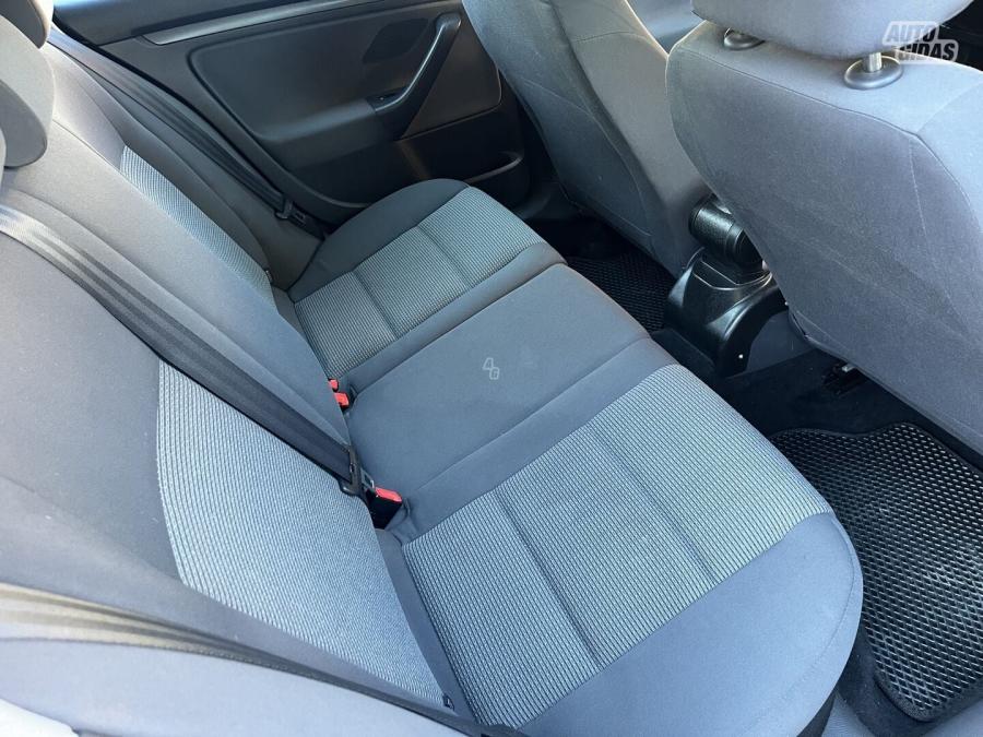 Melns Volkswagen Golf 2008 Šauļi, ar dzinēja tilpumu 1.90 L un nobraukumu 310 tūkst. km par 2350 €, foto 11 vietnē AUTOMOTO.COM.LV