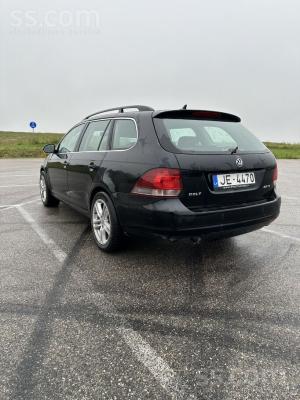 Black Volkswagen Golf 2009 in Cesis, with an engine capacity of 2.00 L and mileage of 423 thousand km for 2795 €, photo 3 on AUTOMOTO.COM.LV