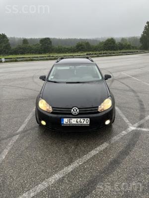 Black Volkswagen Golf 2009 in Cesis, with an engine capacity of 2.00 L and mileage of 423 thousand km for 2795 €, photo 5 on AUTOMOTO.COM.LV