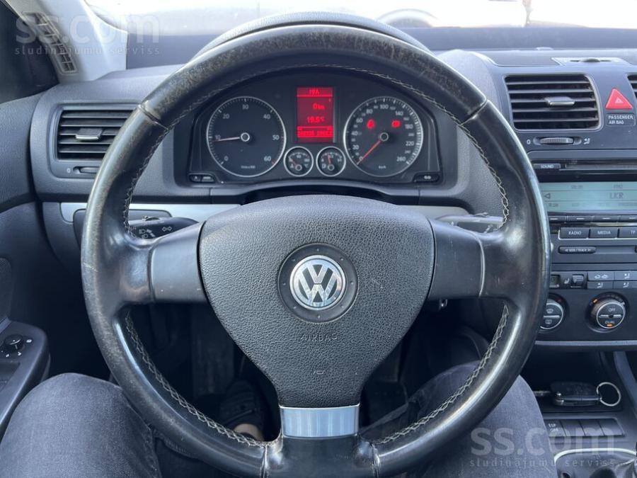 Black Volkswagen Golf 2009 in Talsi, with an engine capacity of 1.90 L and mileage of 250 thousand km for 3300 €, photo 12 on AUTOMOTO.COM.LV