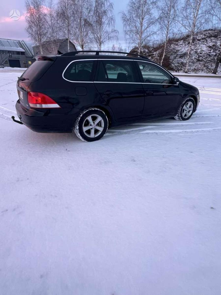 Black Volkswagen Golf 2009 in Marijampole, with an engine capacity of 1.39 L and mileage of 244 thousand km for 2222 €, photo 2 on AUTOMOTO.COM.LV