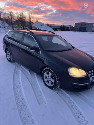 Black Volkswagen Golf 2009 in Marijampole, with an engine capacity of 1.39 L and mileage of 244 thousand km for 2222 €, photo 3 on AUTOMOTO.COM.LV