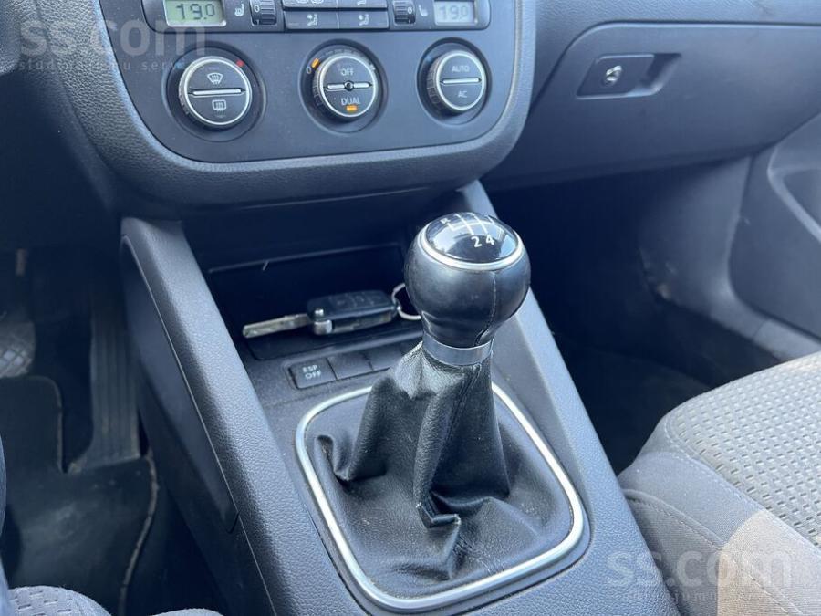 Black Volkswagen Golf 2009 in Talsi, with an engine capacity of 1.90 L and mileage of 250 thousand km for 3300 €, photo 15 on AUTOMOTO.COM.LV
