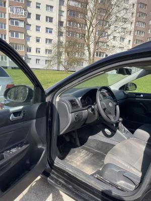 Black Volkswagen Golf 2009 in Kaunas, with an engine capacity of 1.90 L and mileage of 310 thousand km for 1599 €, photo 9 on AUTOMOTO.COM.LV