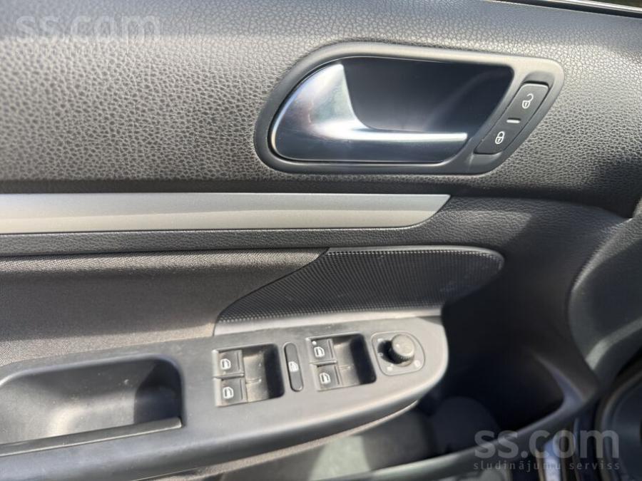 Melns Volkswagen Golf 2009 Saldus, ar dzinēja tilpumu 2.00 L un nobraukumu 311 tūkst. km par 4590 €, foto 16 vietnē AUTOMOTO.COM.LV