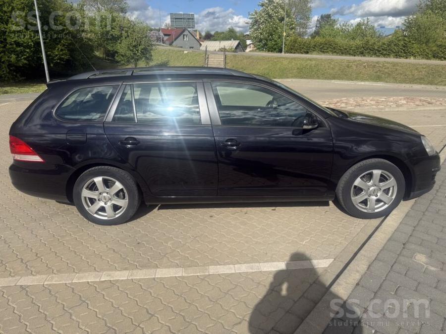 Black Volkswagen Golf 2009 in Saldus, with an engine capacity of 1.60 L and mileage of 297 thousand km for 3590 €, photo 5 on AUTOMOTO.COM.LV
