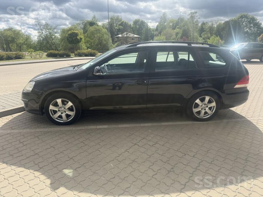 Black Volkswagen Golf 2009 in Saldus, with an engine capacity of 1.60 L and mileage of 297 thousand km for 3590 €, photo 6 on AUTOMOTO.COM.LV