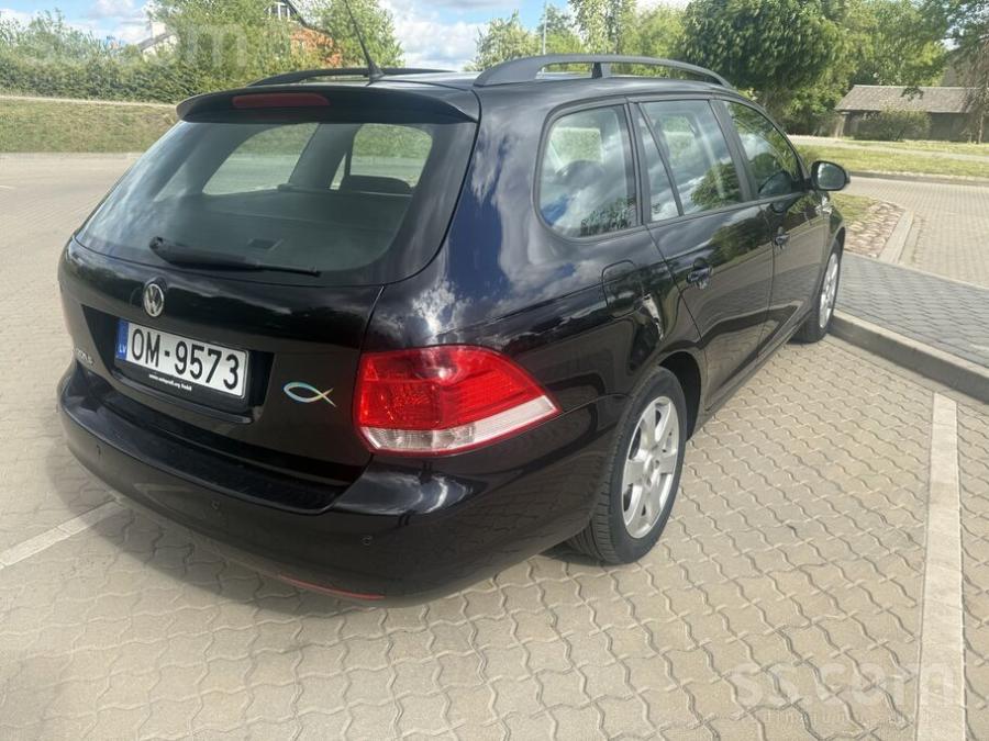 Black Volkswagen Golf 2009 in Saldus, with an engine capacity of 1.60 L and mileage of 297 thousand km for 3590 €, photo 8 on AUTOMOTO.COM.LV