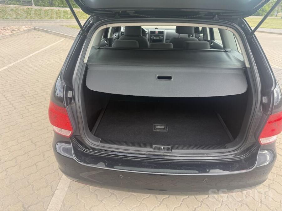 Black Volkswagen Golf 2009 in Saldus, with an engine capacity of 1.60 L and mileage of 297 thousand km for 3590 €, photo 10 on AUTOMOTO.COM.LV
