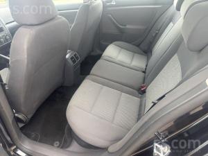 Black Volkswagen Golf 2009 in Saldus, with an engine capacity of 1.60 L and mileage of 297 thousand km for 3590 €, photo 11 on AUTOMOTO.COM.LV