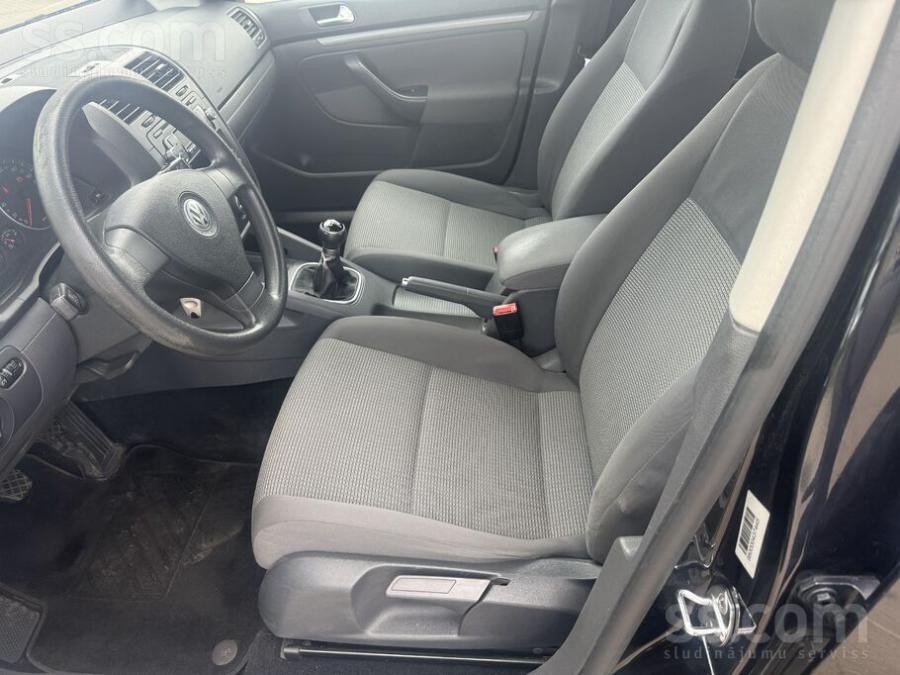 Black Volkswagen Golf 2009 in Saldus, with an engine capacity of 1.60 L and mileage of 297 thousand km for 3590 €, photo 12 on AUTOMOTO.COM.LV