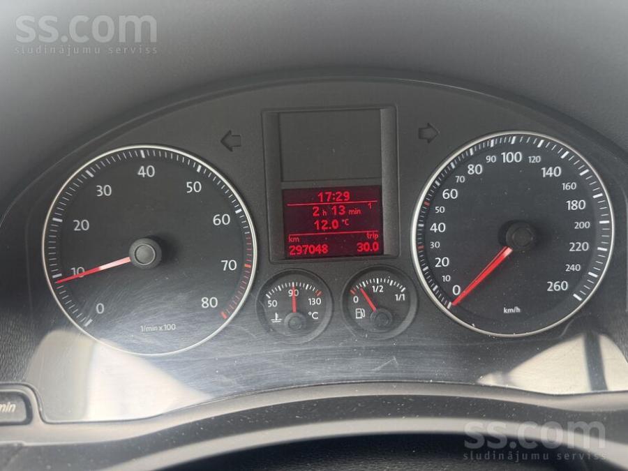 Black Volkswagen Golf 2009 in Saldus, with an engine capacity of 1.60 L and mileage of 297 thousand km for 3590 €, photo 19 on AUTOMOTO.COM.LV