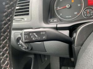 Melns Volkswagen Golf 2009 Kėdainiai, ar dzinēja tilpumu 1.90 L un nobraukumu 181 tūkst. km par 2800 €, foto 16 vietnē AUTOMOTO.COM.LV