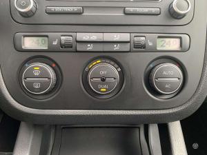 Melns Volkswagen Golf 2009 Kėdainiai, ar dzinēja tilpumu 1.90 L un nobraukumu 181 tūkst. km par 2800 €, foto 20 vietnē AUTOMOTO.COM.LV