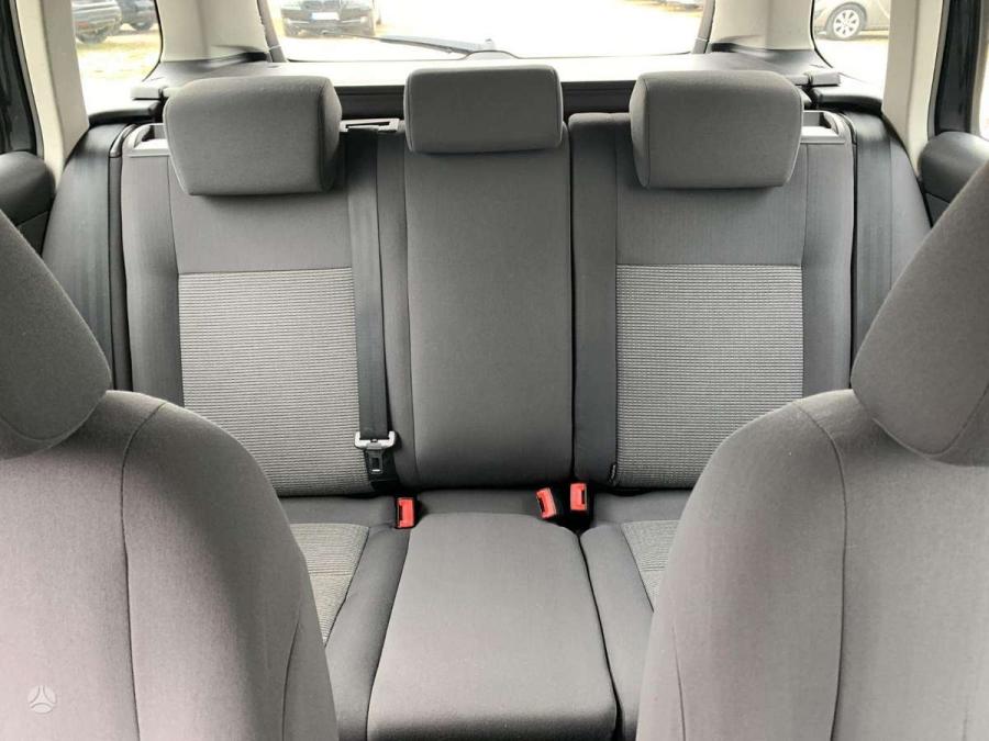 Melns Volkswagen Golf 2009 Kėdainiai, ar dzinēja tilpumu 1.90 L un nobraukumu 181 tūkst. km par 2800 €, foto 25 vietnē AUTOMOTO.COM.LV