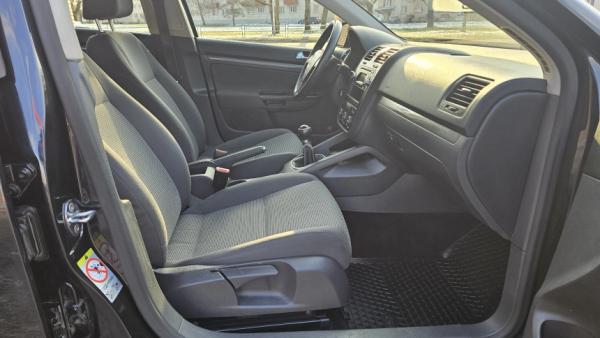 Melns Volkswagen Golf 2009 Rīga, ar dzinēja tilpumu 1.40 L un nobraukumu 227 tūkst. km par 3950 €, foto 3 vietnē AUTOMOTO.COM.LV