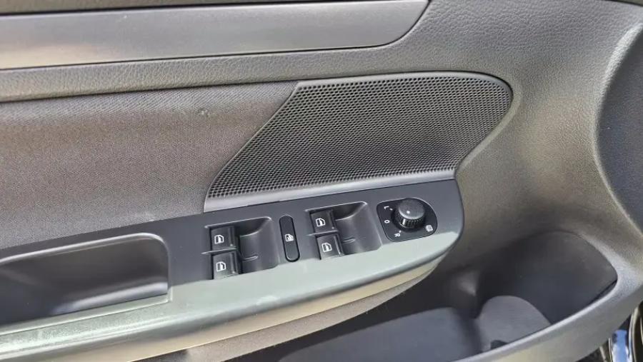 Melns Volkswagen Golf 2009 Rīga, ar dzinēja tilpumu 1.40 L un nobraukumu 227 tūkst. km par 3950 €, foto 13 vietnē AUTOMOTO.COM.LV