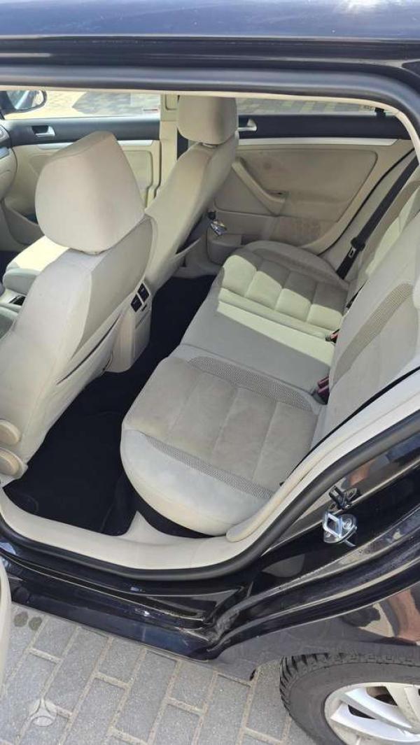 Melns Volkswagen Golf 2009 Kauņa, ar dzinēja tilpumu 1.60 L un nobraukumu 268 tūkst. km par 3000 €, foto 6 vietnē AUTOMOTO.COM.LV