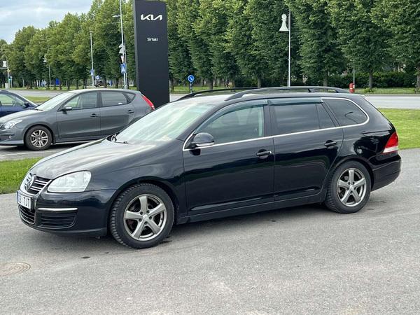 Black Volkswagen Golf 2009 in Narva, with an engine capacity of 1.90 L and mileage of 383 thousand km for 1699 €, photo 1 on AUTOMOTO.COM.LV