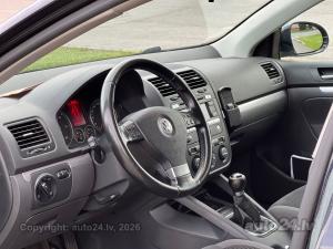 Melns Volkswagen Golf 2009 Narva, ar dzinēja tilpumu 1.90 L un nobraukumu 383 tūkst. km par 1699 €, foto 14 vietnē AUTOMOTO.COM.LV