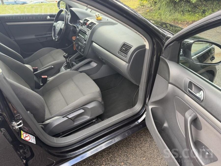 Melns Volkswagen Golf 2009 Rīga, ar dzinēja tilpumu 1.90 L un nobraukumu 258 tūkst. km par 2750 €, foto 11 vietnē AUTOMOTO.COM.LV