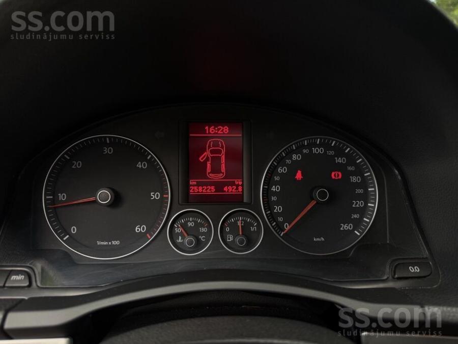 Melns Volkswagen Golf 2009 Rīga, ar dzinēja tilpumu 1.90 L un nobraukumu 258 tūkst. km par 2750 €, foto 15 vietnē AUTOMOTO.COM.LV
