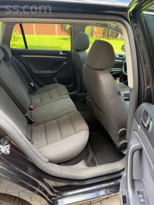Melns Volkswagen Golf 2009 Rīga, ar dzinēja tilpumu 1.90 L un nobraukumu 259 tūkst. km par 2290 €, foto 8 vietnē AUTOMOTO.COM.LV