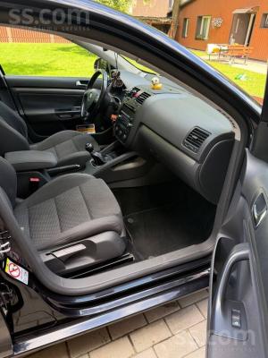 Melns Volkswagen Golf 2009 Rīga, ar dzinēja tilpumu 1.90 L un nobraukumu 259 tūkst. km par 2290 €, foto 9 vietnē AUTOMOTO.COM.LV