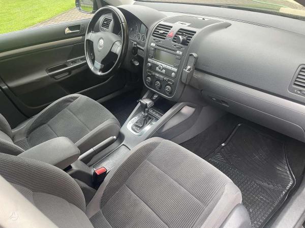 Black Volkswagen Golf 2009 in Siauliai, with an engine capacity of 1.97 L and mileage of 327 thousand km for 2600 €, photo 10 on AUTOMOTO.COM.LV