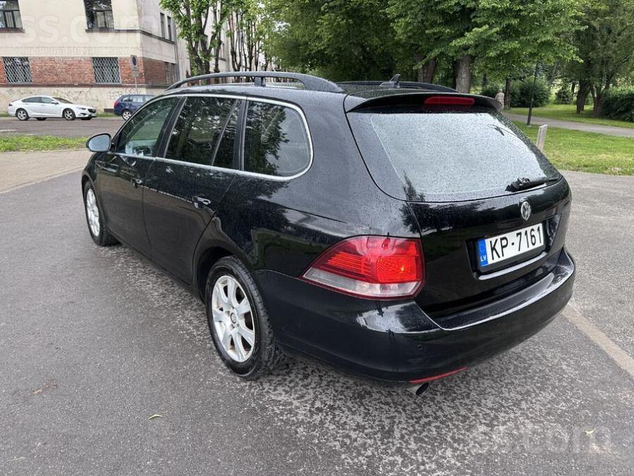 Black Volkswagen Golf 2010 in Riga, with an engine capacity of 1.60 L and mileage of 275 thousand km for 3400 €, photo 5 on AUTOMOTO.COM.LV