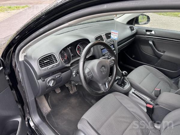 Melns Volkswagen Golf 2010 Rīga, ar dzinēja tilpumu 1.60 L un nobraukumu 275 tūkst. km par 3400 €, foto 7 vietnē AUTOMOTO.COM.LV