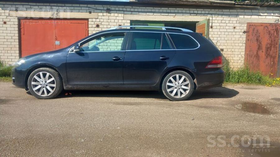 Black Volkswagen Golf 2010 in Liepaja, with an engine capacity of 2.00 L and mileage of 378 thousand km for 2500 €, photo 3 on AUTOMOTO.COM.LV