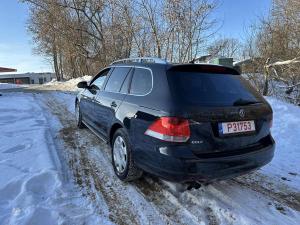 Black Volkswagen Golf 2010 in Panevezys, with an engine capacity of 1.39 L and mileage of 213 thousand km for 2399 €, photo 4 on AUTOMOTO.COM.LV