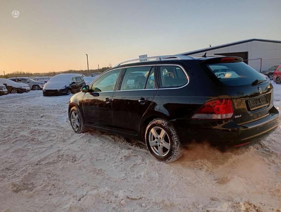 Black Volkswagen Golf 2010 in Utena, with an engine capacity of 1.60 L and mileage of 196 thousand km for 3299 €, photo 6 on AUTOMOTO.COM.LV