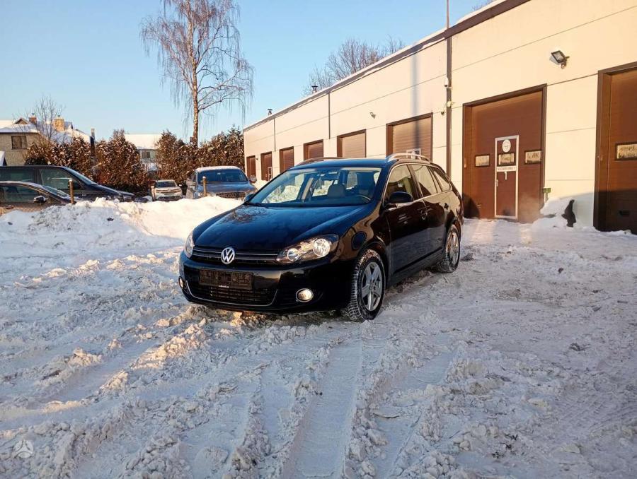 Black Volkswagen Golf 2010 in Utena, with an engine capacity of 1.60 L and mileage of 196 thousand km for 3299 €, photo 7 on AUTOMOTO.COM.LV