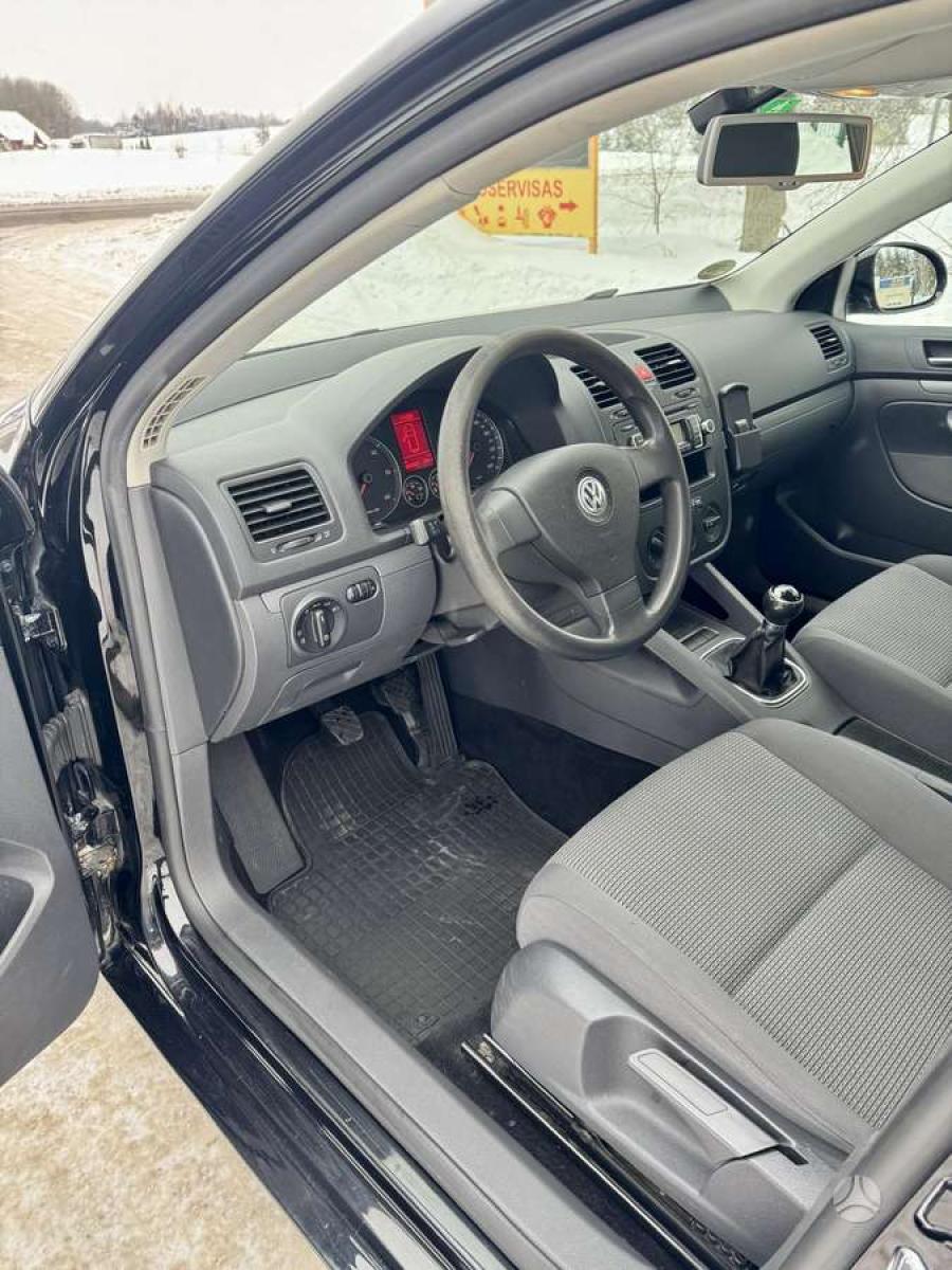 Melns Volkswagen Golf 2010 Viļņa, ar dzinēja tilpumu 1.90 L un nobraukumu 207 tūkst. km par 2750 €, foto 5 vietnē AUTOMOTO.COM.LV