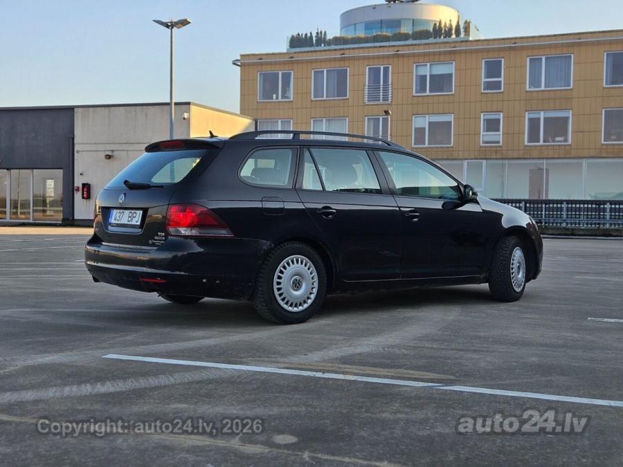 Black Volkswagen Golf 2010 in Parnu, with an engine capacity of 1.60 L and mileage of 241 thousand km for 3700 €, photo 3 on AUTOMOTO.COM.LV