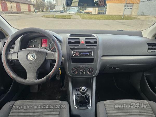 Black Volkswagen Golf 2010 in Paide, with an engine capacity of 1.90 L and mileage of 341 thousand km for 3990 €, photo 8 on AUTOMOTO.COM.LV