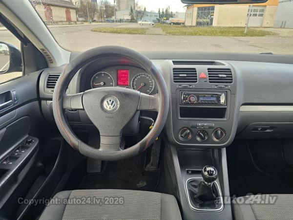 Black Volkswagen Golf 2010 in Paide, with an engine capacity of 1.90 L and mileage of 341 thousand km for 3990 €, photo 9 on AUTOMOTO.COM.LV