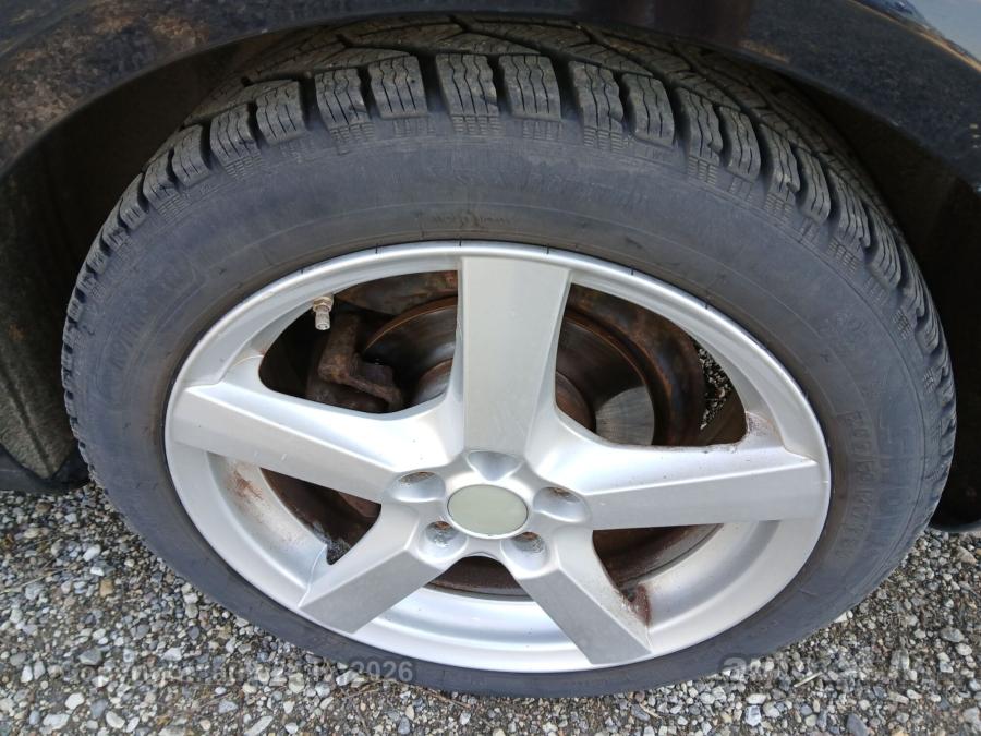 Melns Volkswagen Golf 2010 Tartu, ar dzinēja tilpumu 2.00 L un nobraukumu 250 tūkst. km par 4500 €, foto 16 vietnē AUTOMOTO.COM.LV