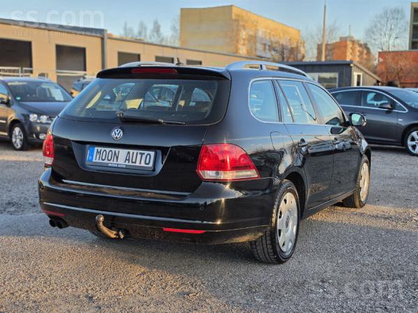 Melns Volkswagen Golf 2010 Liepāja, ar dzinēja tilpumu 2.00 L un nobraukumu 272 tūkst. km par 4290 €, foto 4 vietnē AUTOMOTO.COM.LV