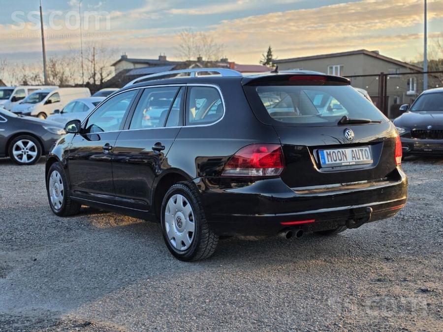 Black Volkswagen Golf 2010 in Liepaja, with an engine capacity of 2.00 L and mileage of 272 thousand km for 4290 €, photo 7 on AUTOMOTO.COM.LV