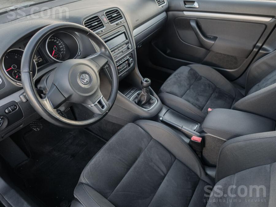 Black Volkswagen Golf 2010 in Liepaja, with an engine capacity of 2.00 L and mileage of 272 thousand km for 4290 €, photo 10 on AUTOMOTO.COM.LV