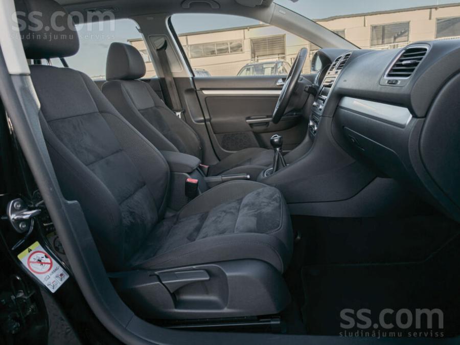Black Volkswagen Golf 2010 in Liepaja, with an engine capacity of 2.00 L and mileage of 272 thousand km for 4290 €, photo 17 on AUTOMOTO.COM.LV