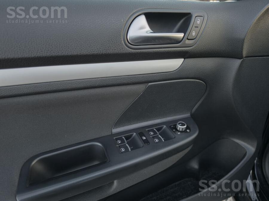 Black Volkswagen Golf 2010 in Liepaja, with an engine capacity of 2.00 L and mileage of 272 thousand km for 4290 €, photo 18 on AUTOMOTO.COM.LV