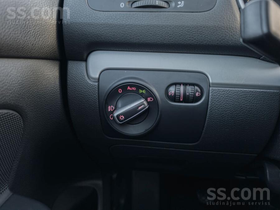 Black Volkswagen Golf 2010 in Liepaja, with an engine capacity of 2.00 L and mileage of 272 thousand km for 4290 €, photo 19 on AUTOMOTO.COM.LV